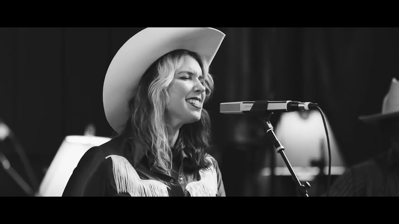 Hesitation Blues / Live at the Studio Nashville / Sweet Megg - YouTube