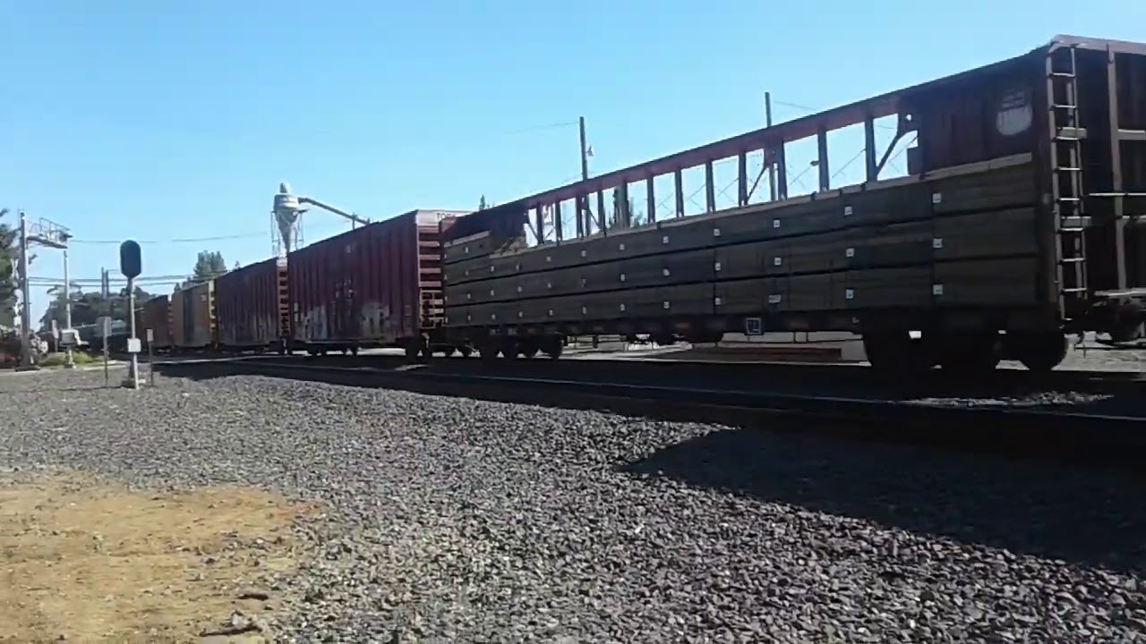 UP 8655 UP 7051 UP 7138 LEAD A FREIGHT TRAIN WITH UP 7398 - YouTube