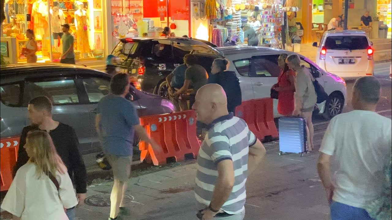 BALI NIGHTLIFE - UBUD BALI INDONESIA NIGHT WALKING TOUR - YouTube