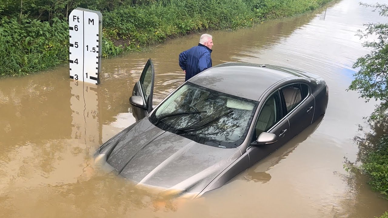 Unbelievable! DEEP FLOOD! || Vehicles vs Flooded Fords compilation ...