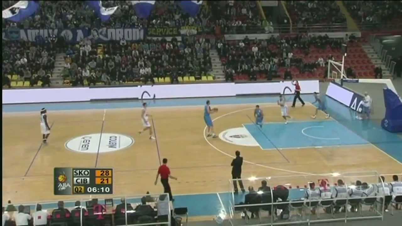Boris Bakic 3pt & Cade Davis dunk vs Cibona (20.12.2012) - YouTube