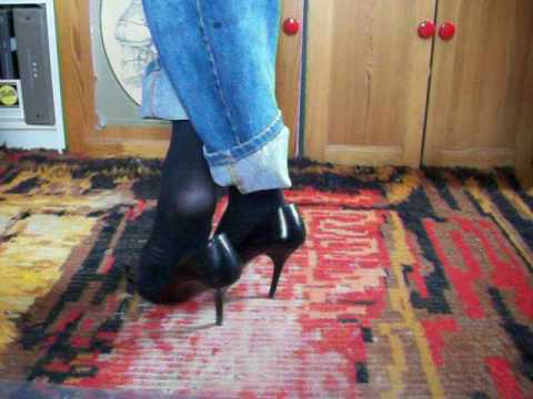 loose Guess pumps heel popping in opaque stockings 27jan15 - YouTube