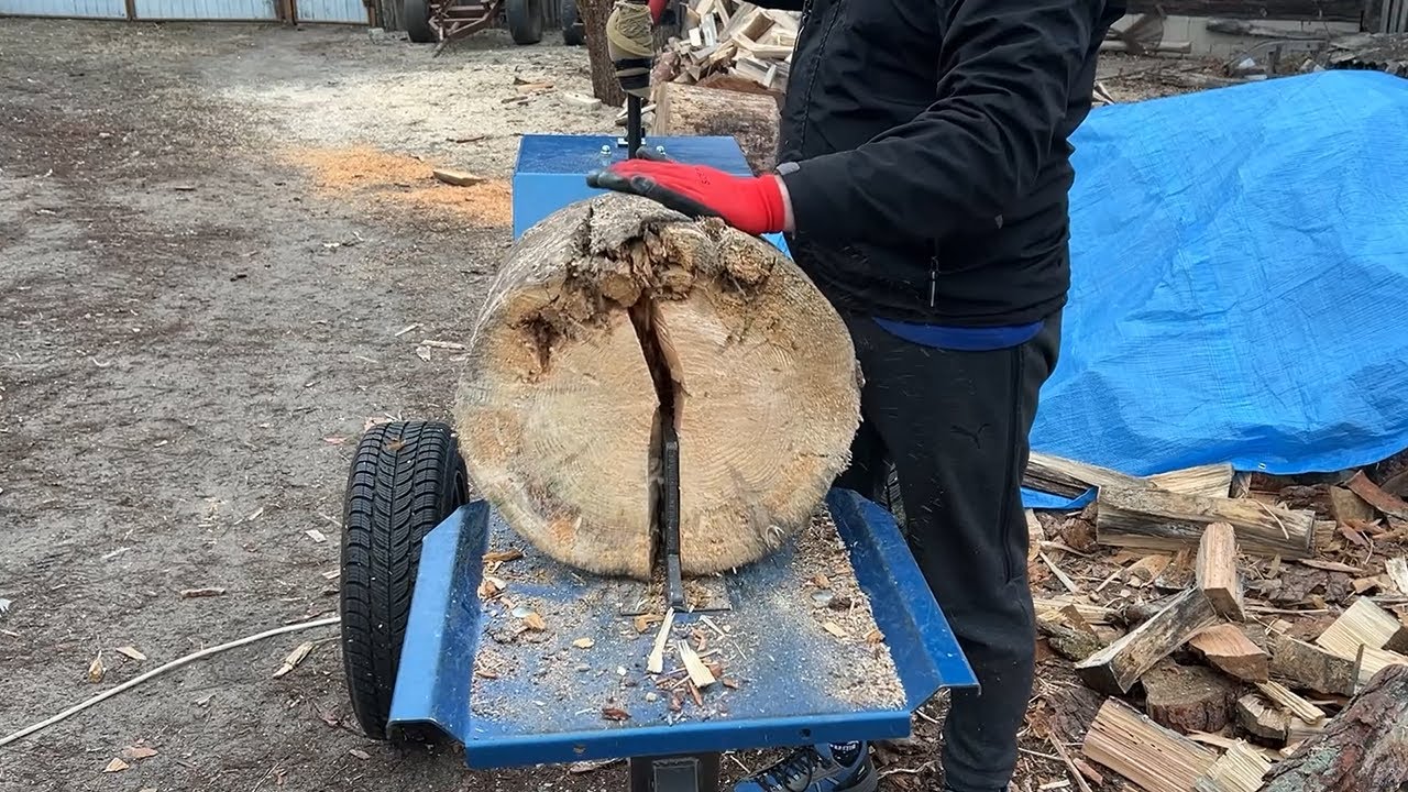 Effortless Firewood Splitting with a Powerful Rack-Mounted Electric Log ...