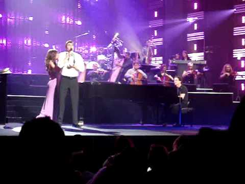 Yanni Voices Acapulco Nov 2008 Nathan & Chloe HD - YouTube