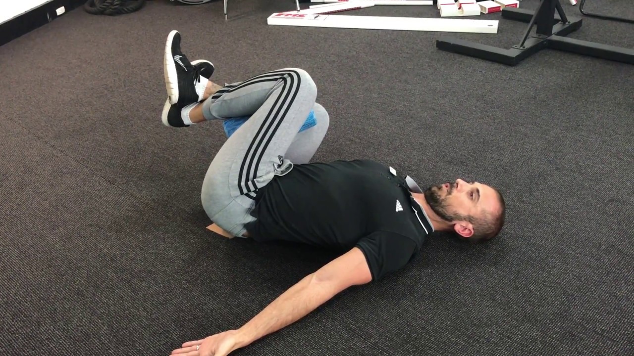 Supine Trunk Rotations for Thoracic Mobility/Stability - YouTube