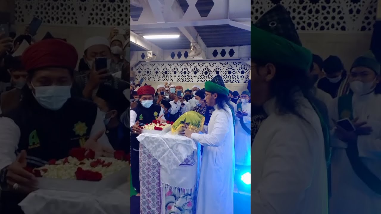 KEDATANGAN RAMBUT RASULULLAH ﷺ - YouTube