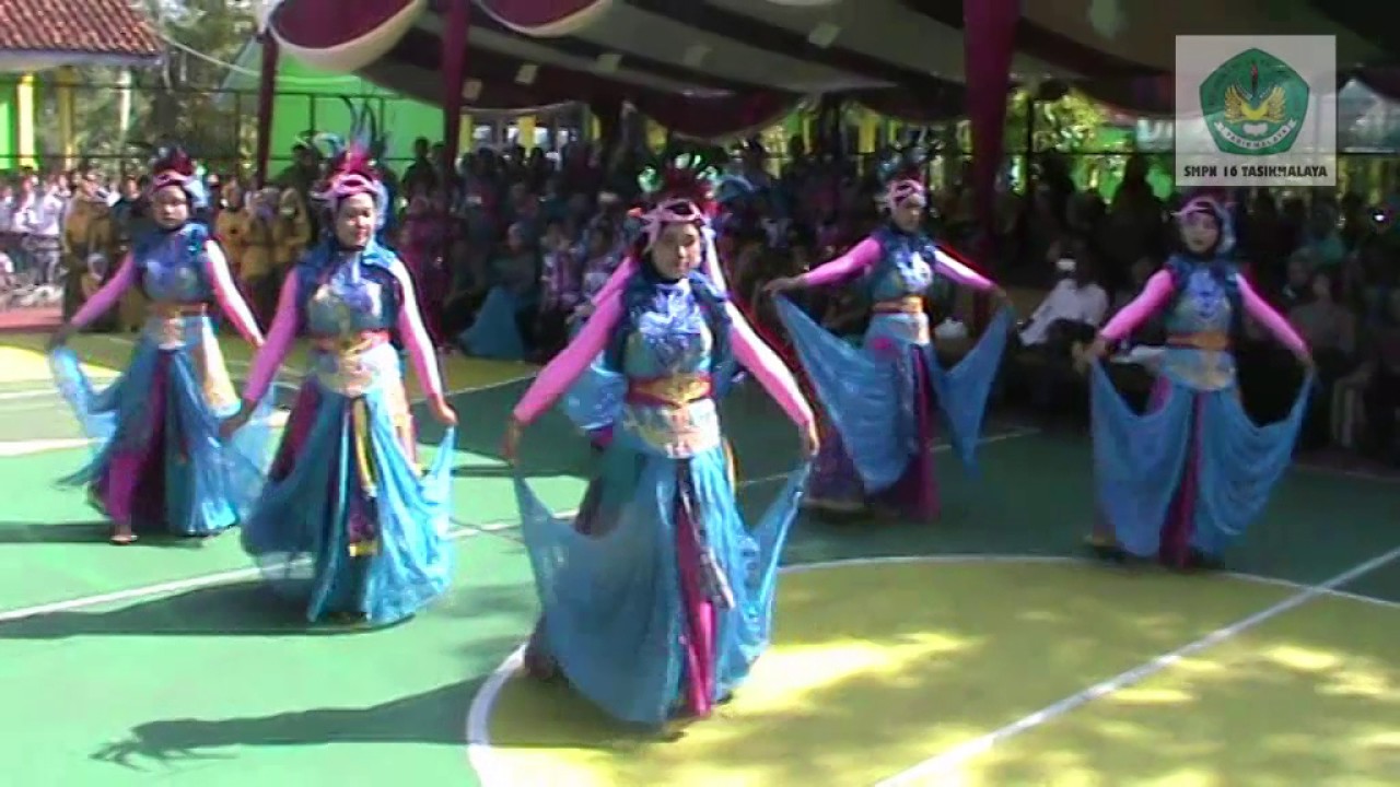 Upacara Adat Pelepasan Kelas 9 SMP Negeri 16 Tasikmalaya Tahun ...