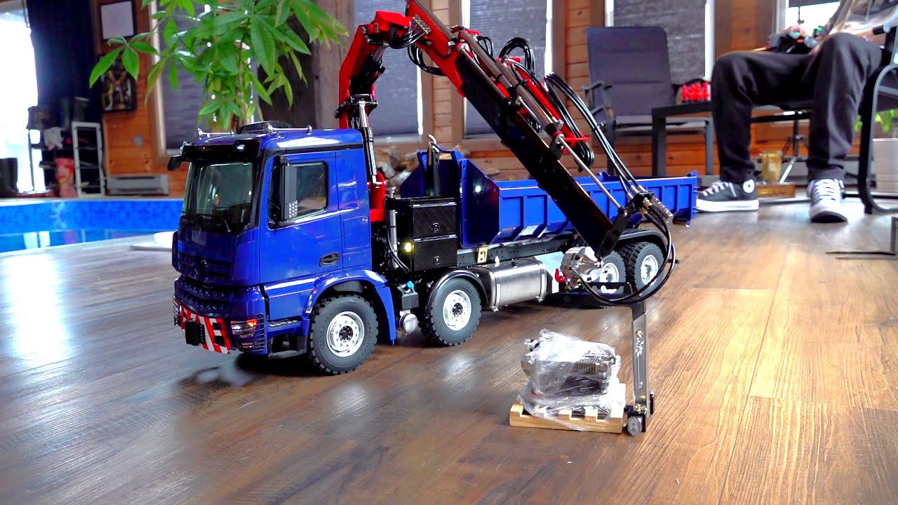 Knuckle-head Spin-Forks Operator - Mini-Hydraulic 8x8 Boom Crane Truck ...