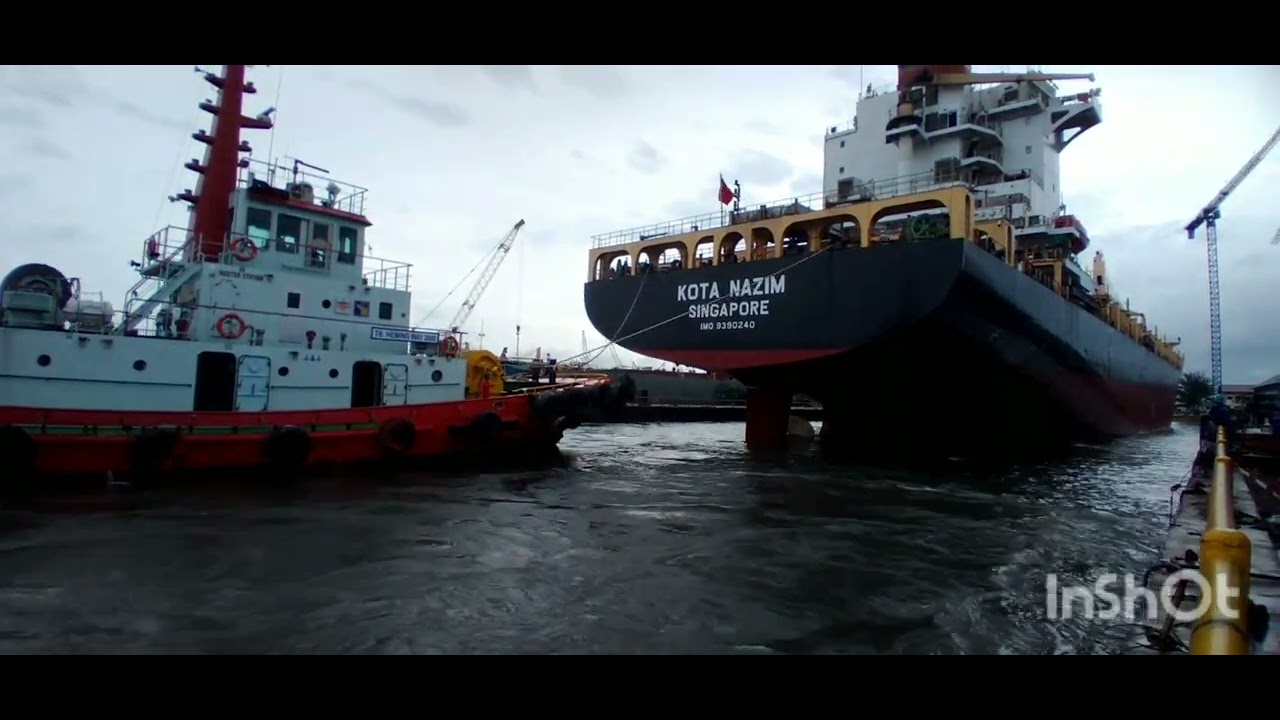 Kapal Container/Container Vessel - Proses Menarik Kapal Container Besar ...