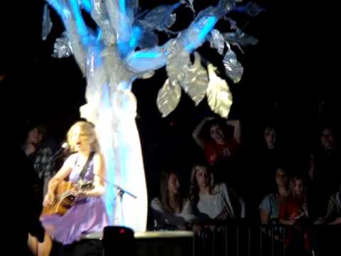 Taylor Swift covers Rascal Flatts "What Hurts the Most" in Oklahoma ...