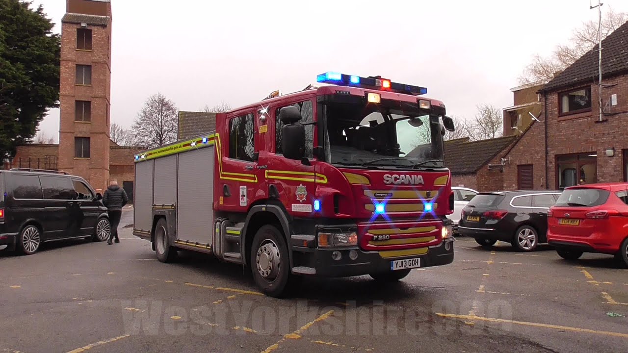 Beverley 1st Pump Blue Light Demo | Humberside Fire & Rescue - YouTube