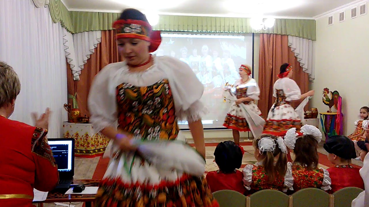 Russian kindergarten. Children's traditional folk dance. - YouTube