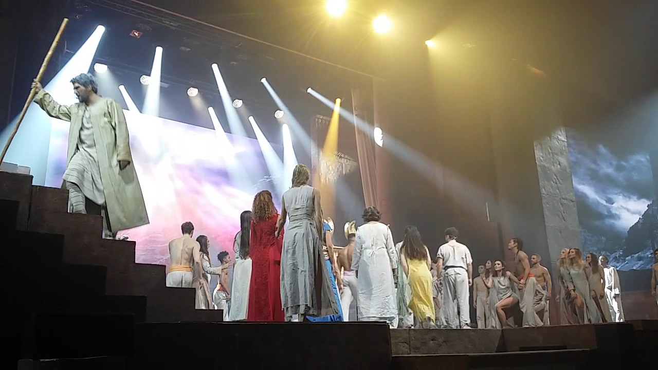 Spectacle les 10 commandements - YouTube