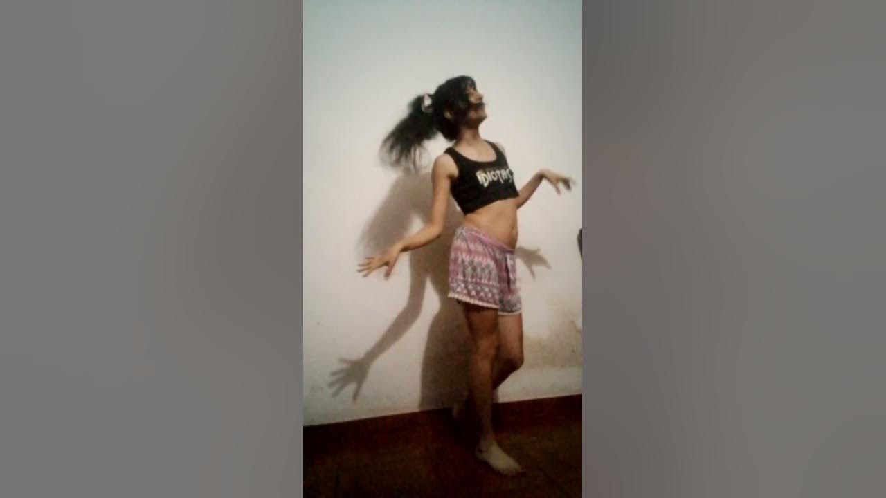 la uwu practica una de sus canciones favoritas - YouTube