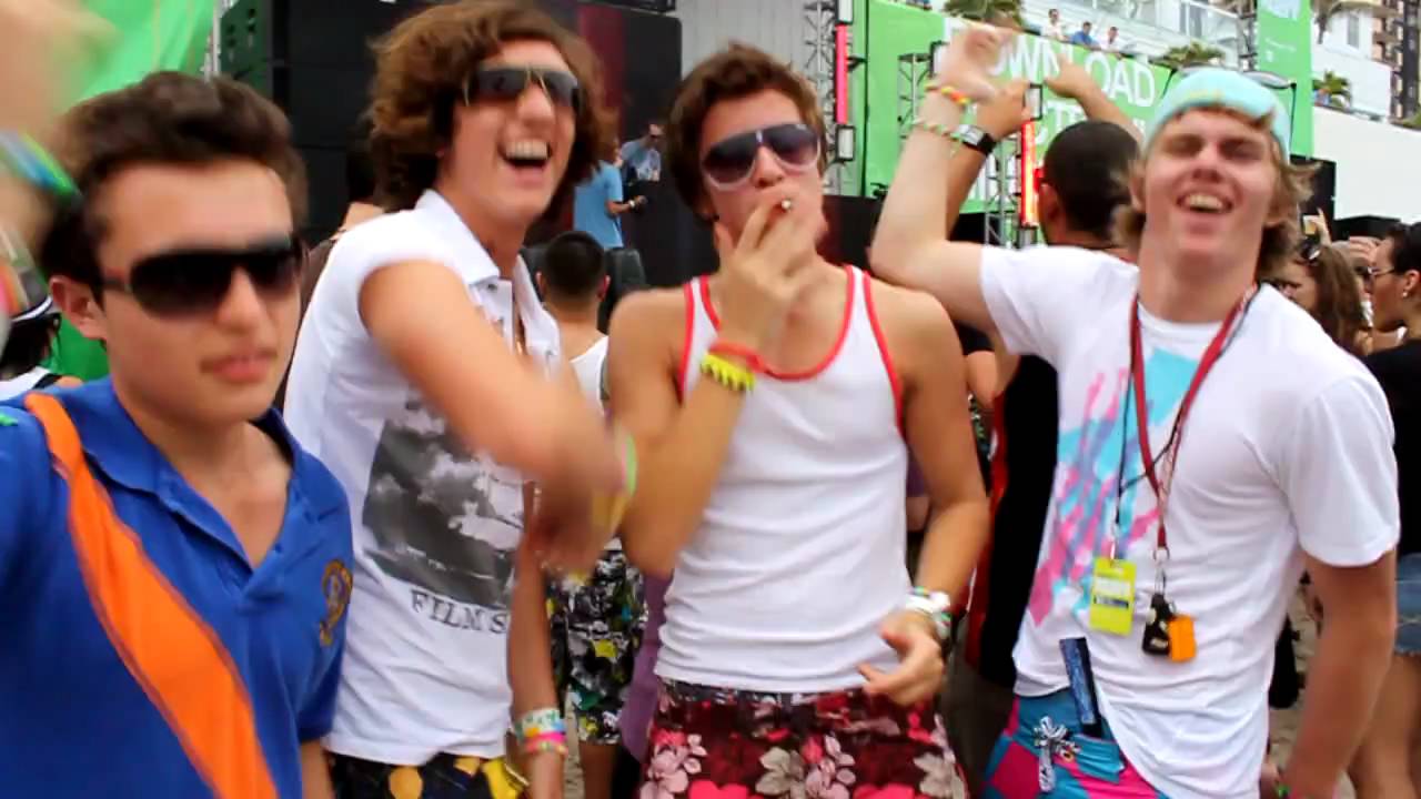 Wolfgang Gartner WMC 2010. Beatport Pool Party - YouTube