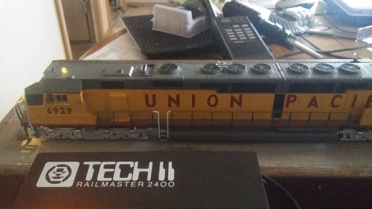 Union pacific dd40-x - YouTube