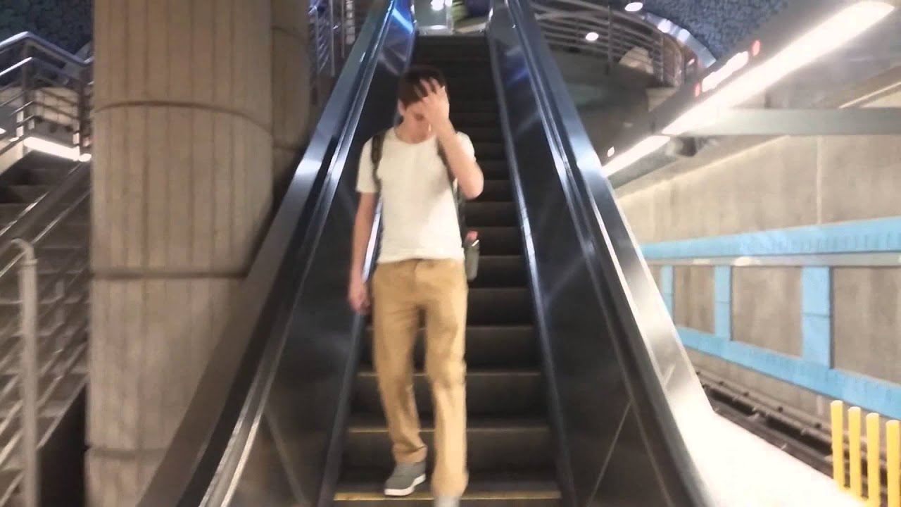 Escalator Fail Moment in Hollywood - YouTube