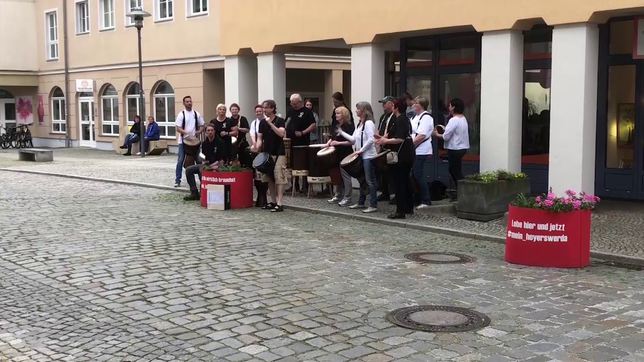Hoyerswerda: Straßenfest lockt zahlreiche Gäste - LAUSITZWELLE - YouTube