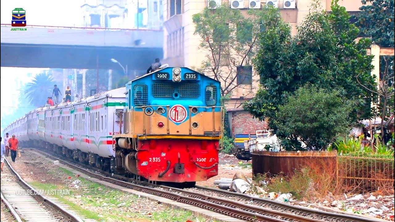 Non stop Dhaka to Chittagong Subarna Express train with 22 coaches Of ...