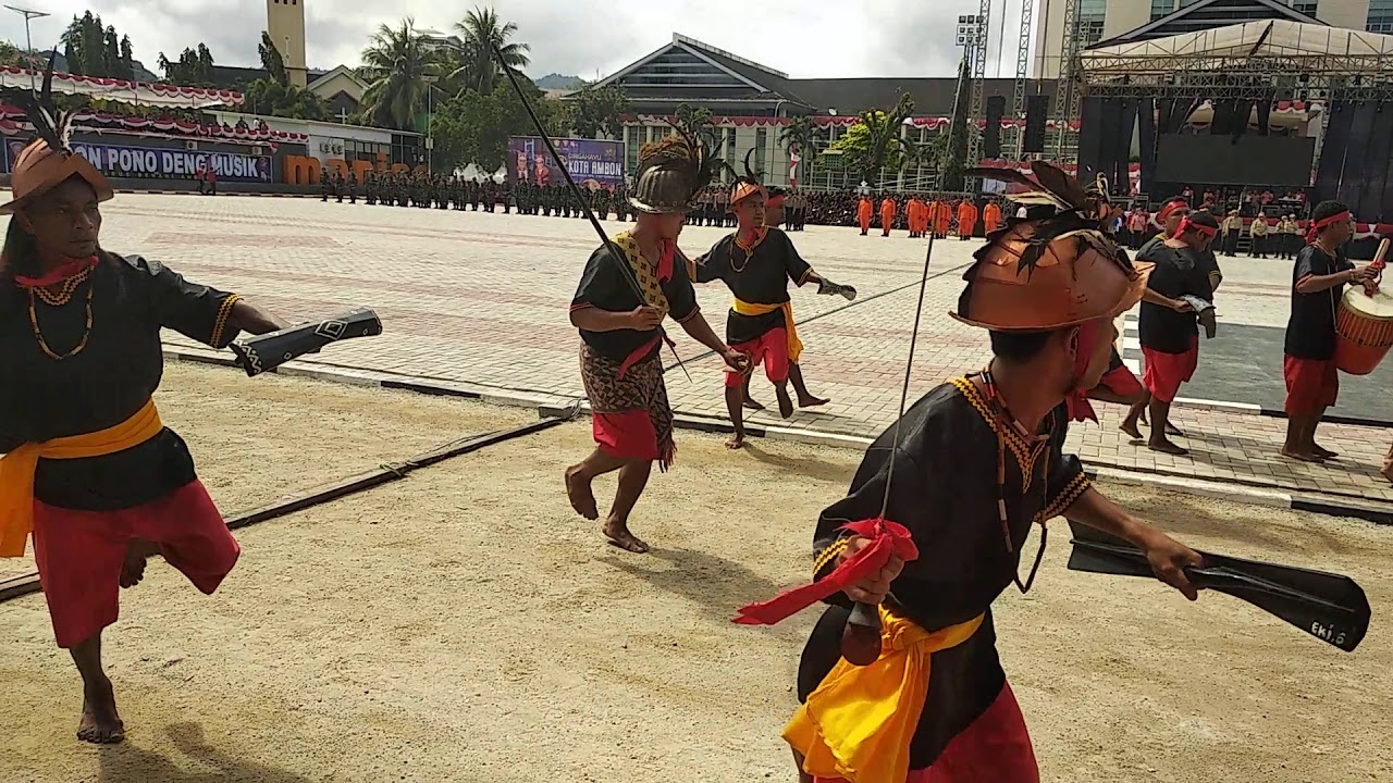 Tarian dari Negeri Naku_HUT KOTA AMBON 444 - YouTube