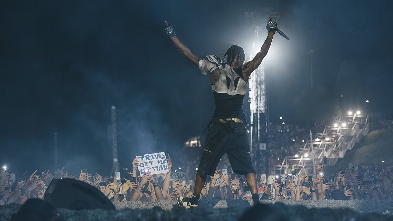 travis scott- aye live in Rome - YouTube
