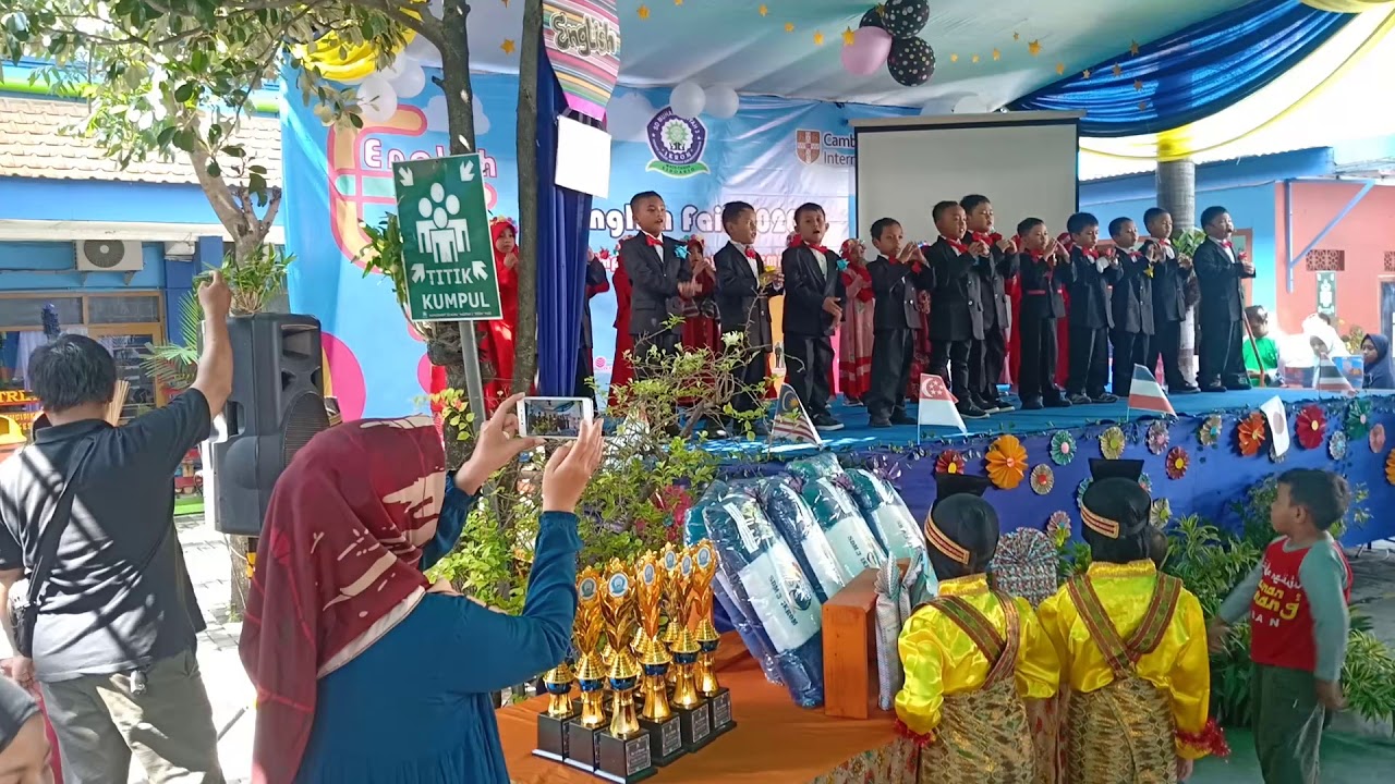 Student english fair - YouTube