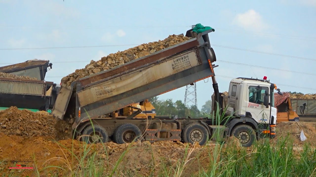Power Machinery Equipment Truck Dumper Soils Spread Operating With ...
