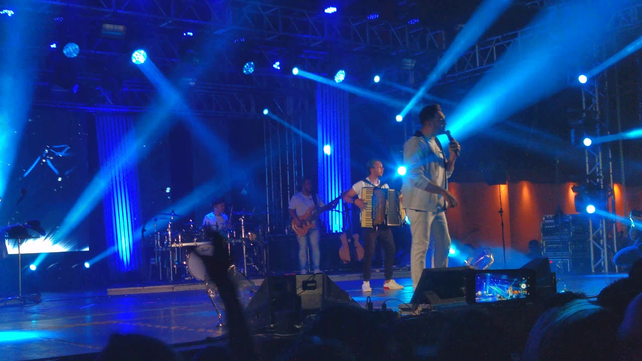 Beijo de Esquimó - YouTube