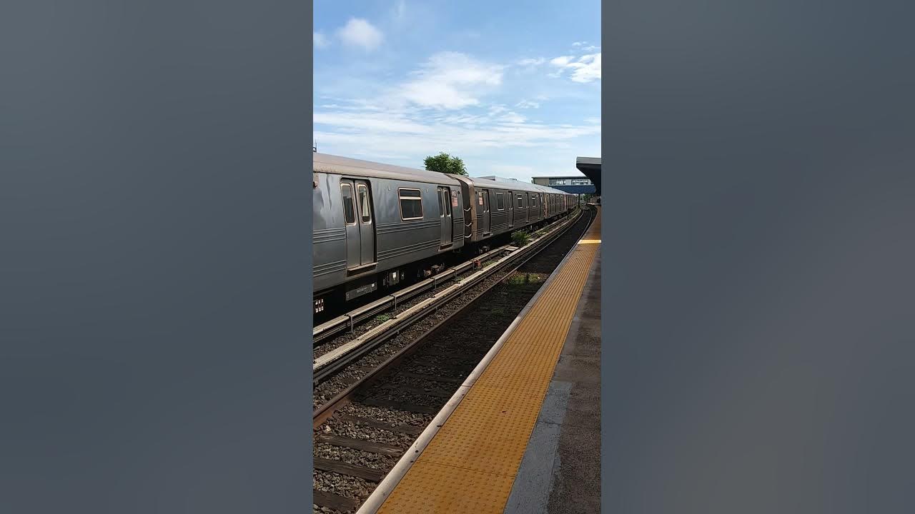 Rockaway Boulevard Bound R46 Shuttle train entering and leaving Broad Channel - YouTube