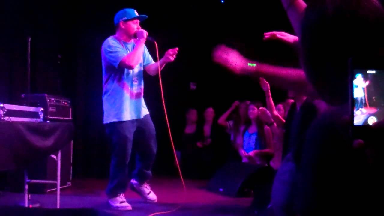 Tom Pepe plays the Vera Project - YouTube