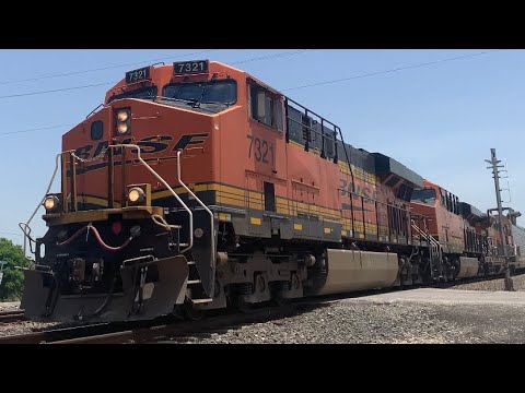 BNSF 7321 leads a long Northbound auto rack train through Heidenheimer Texas - YouTube