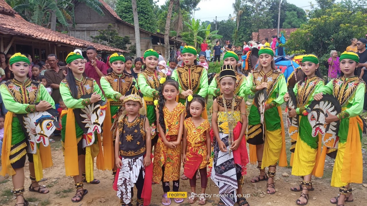 Jaranan Cantik ~ Barongan Blora Risang Guntur Seto live Kedungrejo ...