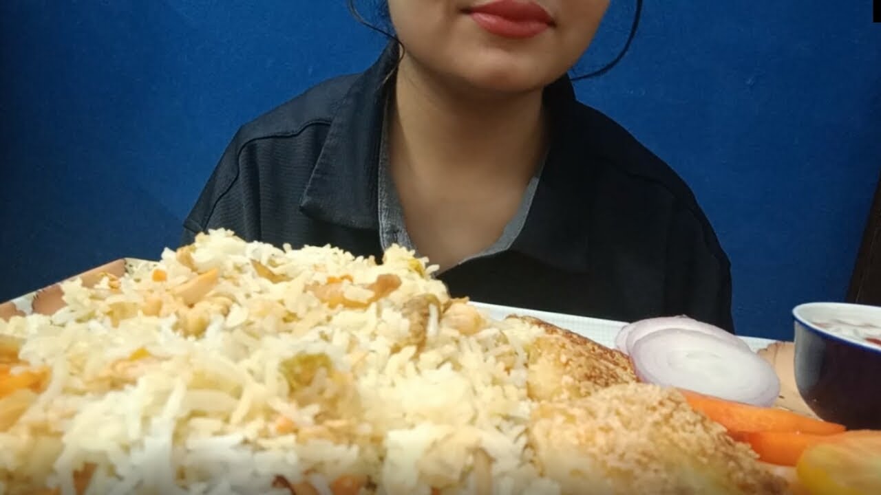 CHICKEN FRIED RICE + ALOO KABAB WITH RAITA | MASSIVE EATING * PAKISTANI ...