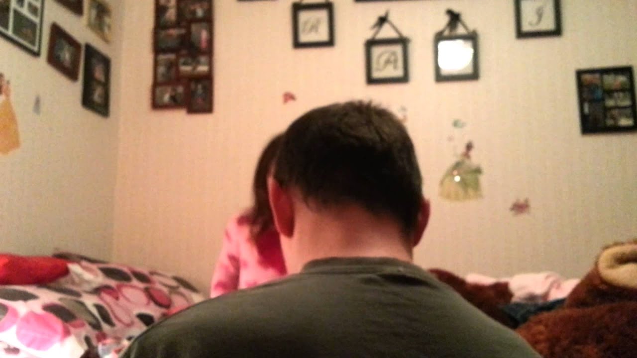 Daddy Getting Daughters Shoes On November 18 2012 Sunday 126 Youtube