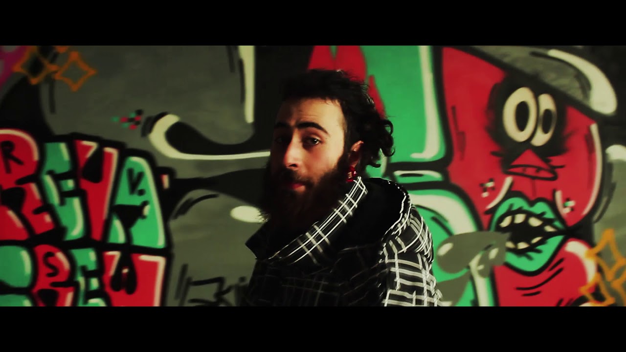 03 - Perry Watt - La pulce e l'acrobata (Ft. Samurhyme) - YouTube