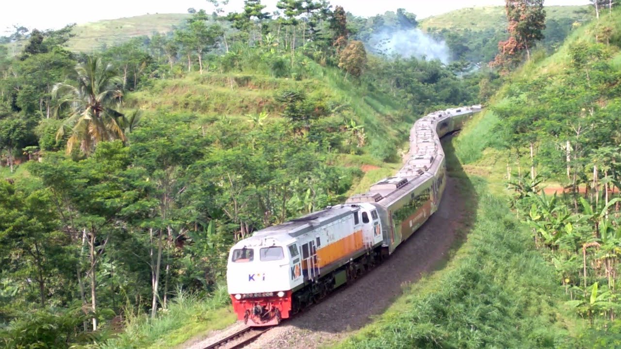 [Spesial] Hunting Argo Parahyangan 1 Januari 2022 ! - YouTube