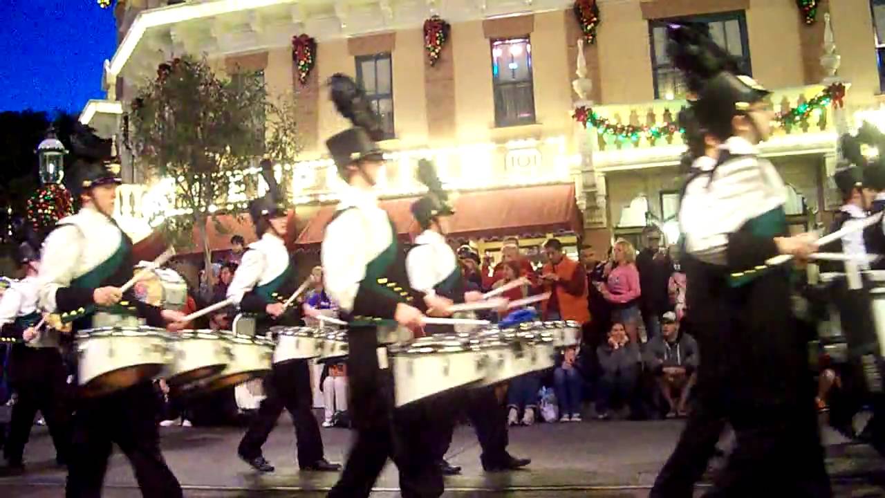 Band in Disney Parade.MOV - YouTube