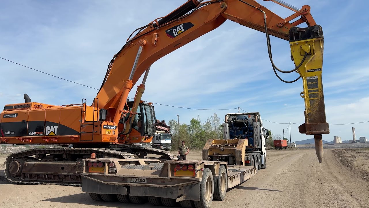 Loading & Transporting The Caterpillar 385C Excavator On Site ...