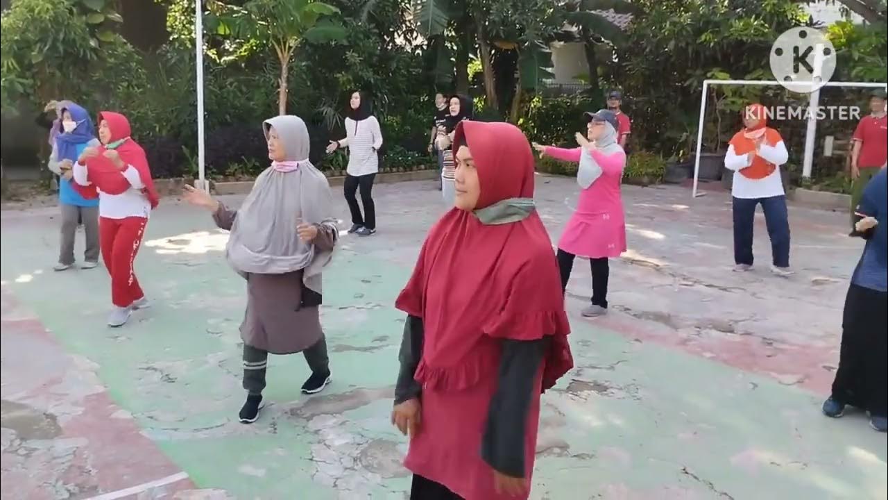 Senam Kreasi Dreamers World Cup 2023 bersama KSN PSG RW 06 #Bugar Sepanjang Usia# - YouTube