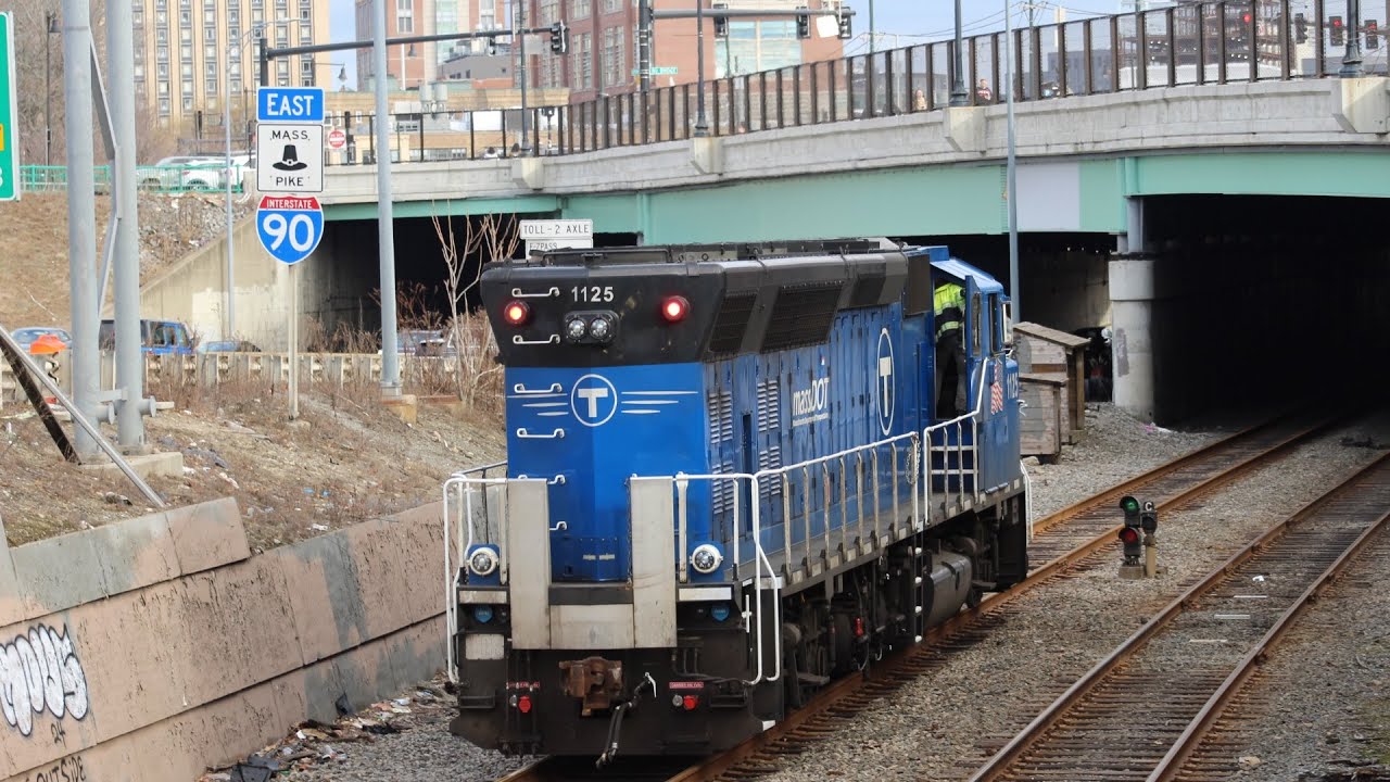 Mbta Readville switcher in Cambridge Massachusetts! - YouTube