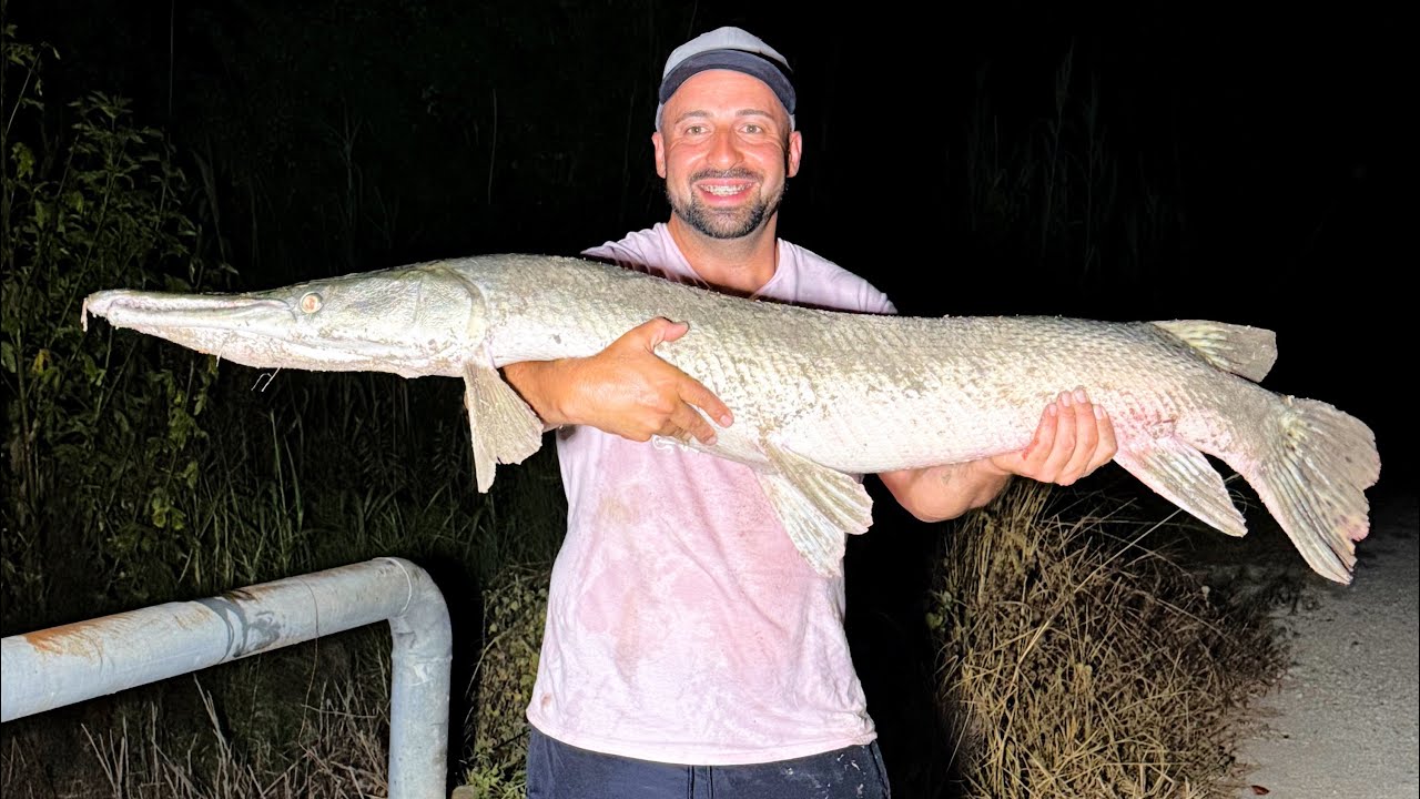 I Wasn't Ready for This Gar... Bridge Fishing Gone CRAZY - YouTube