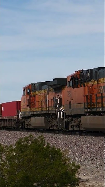 BNSF 3899 EASTBOUND PORT STACK TRAIN MP 733 NEEDLES SUB - YouTube