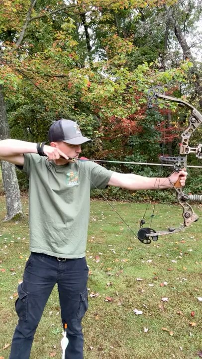 Day 2 Of Shooting The Compound Bow! - YouTube