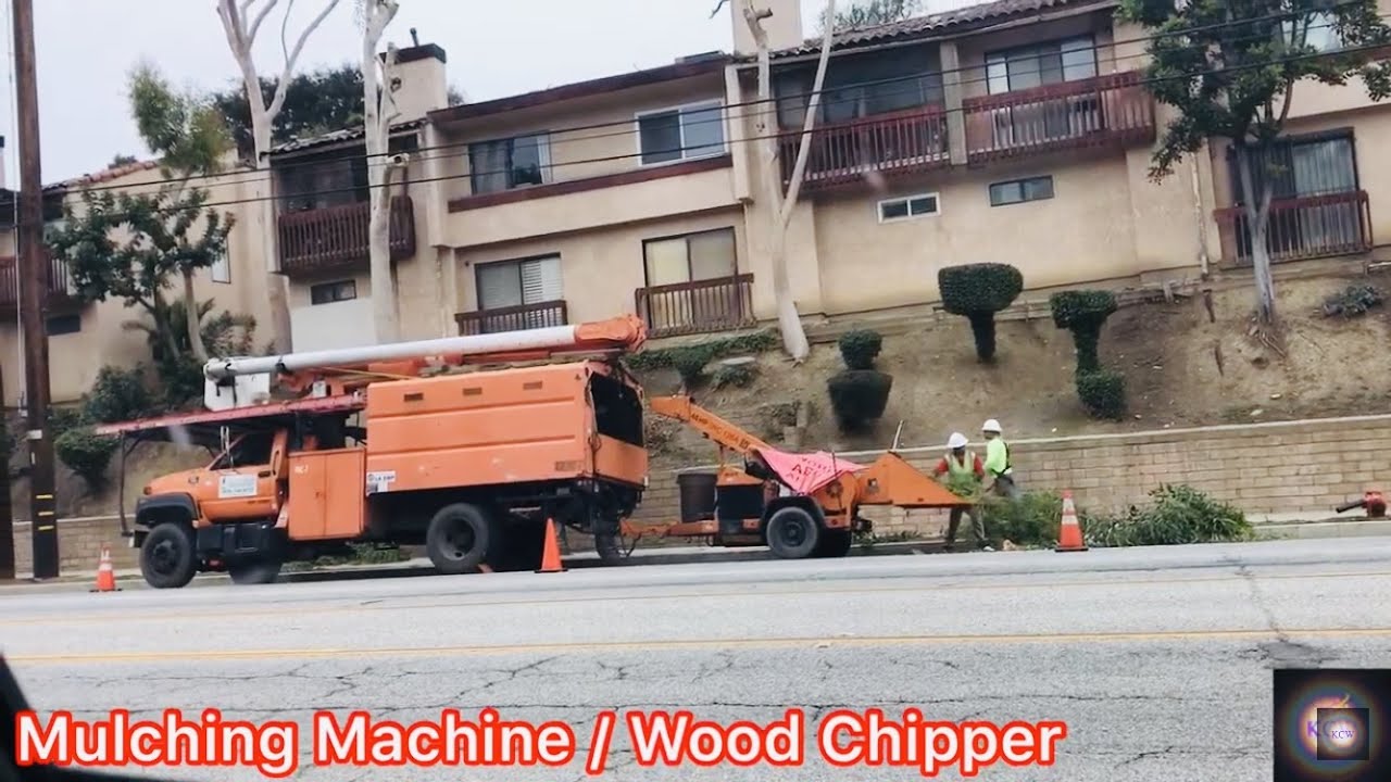 Mulching Machine / Wood Chipper - YouTube