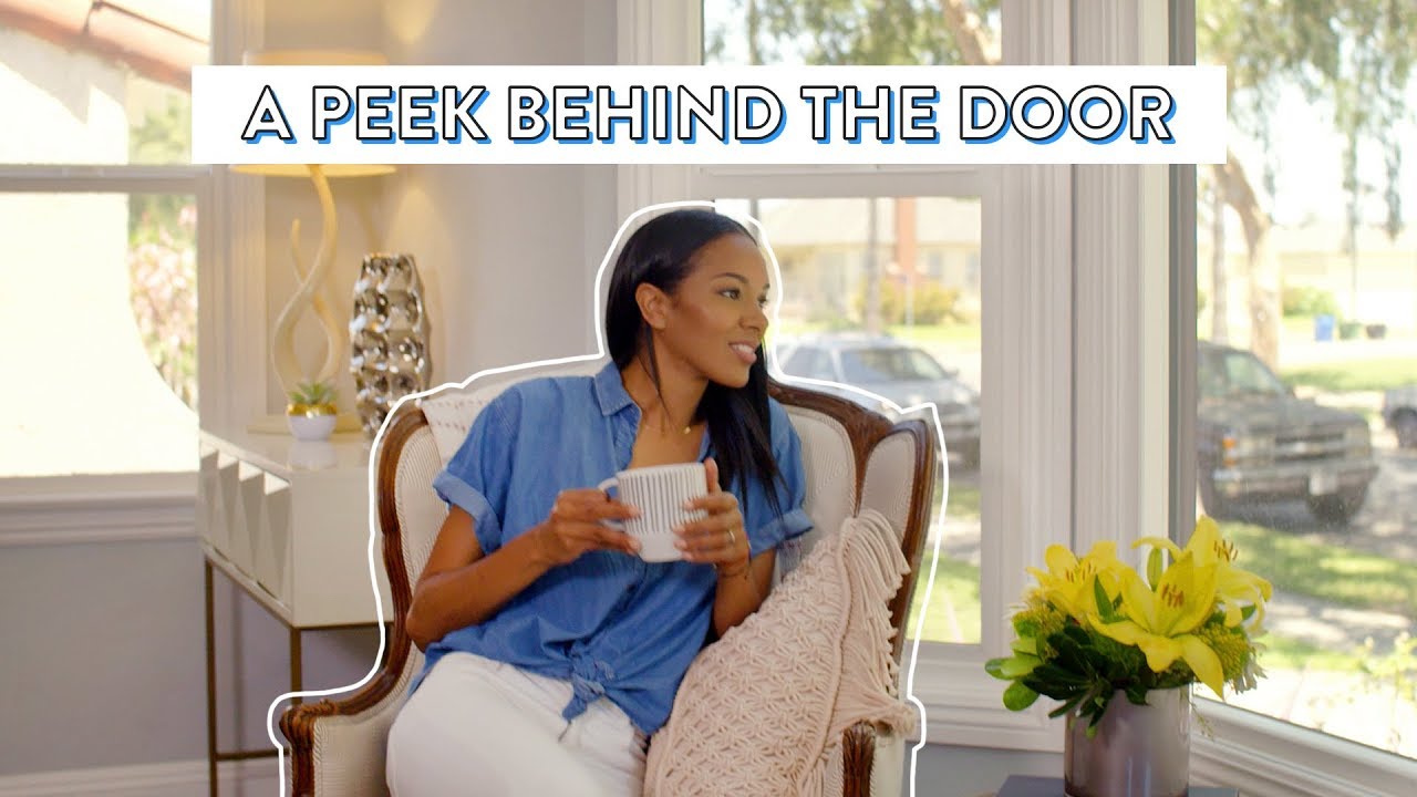 Lizzy Mathis’ Beautiful Los Angeles Pad | A Peek Behind The Door - YouTube