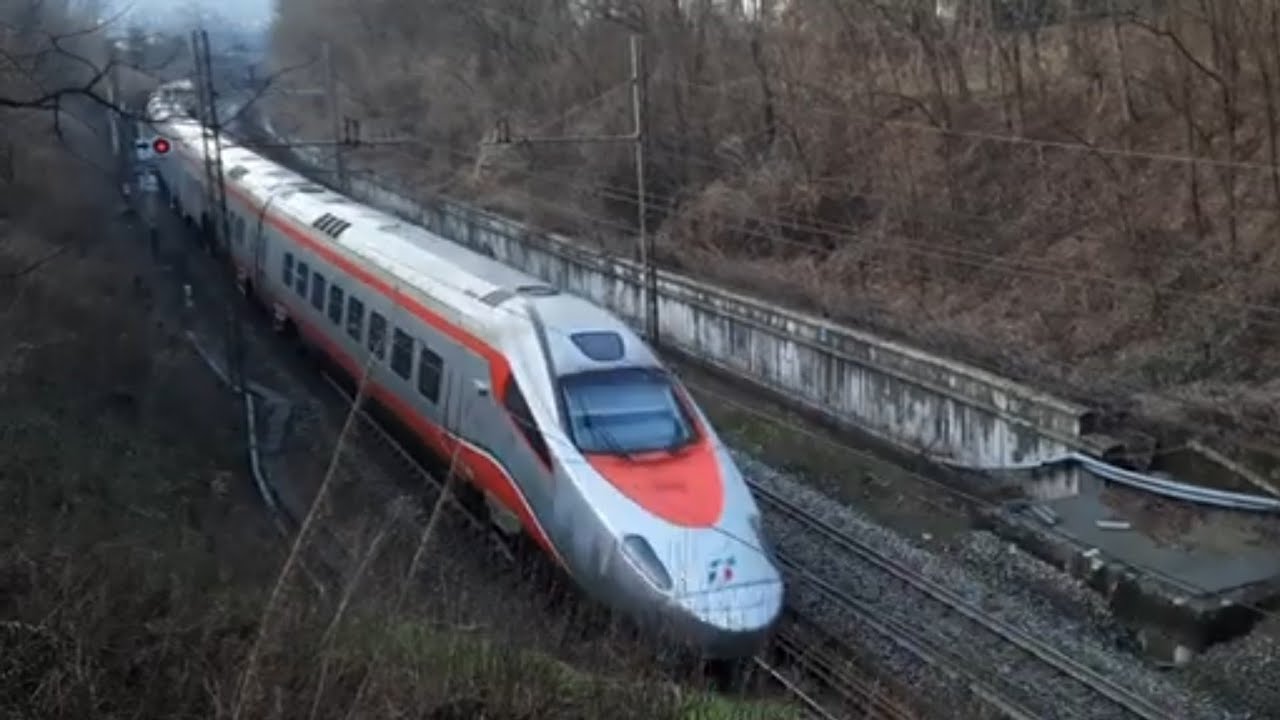 un paio di transiti (MDVC/E 464 + ETR 610) sul binario pari... - YouTube