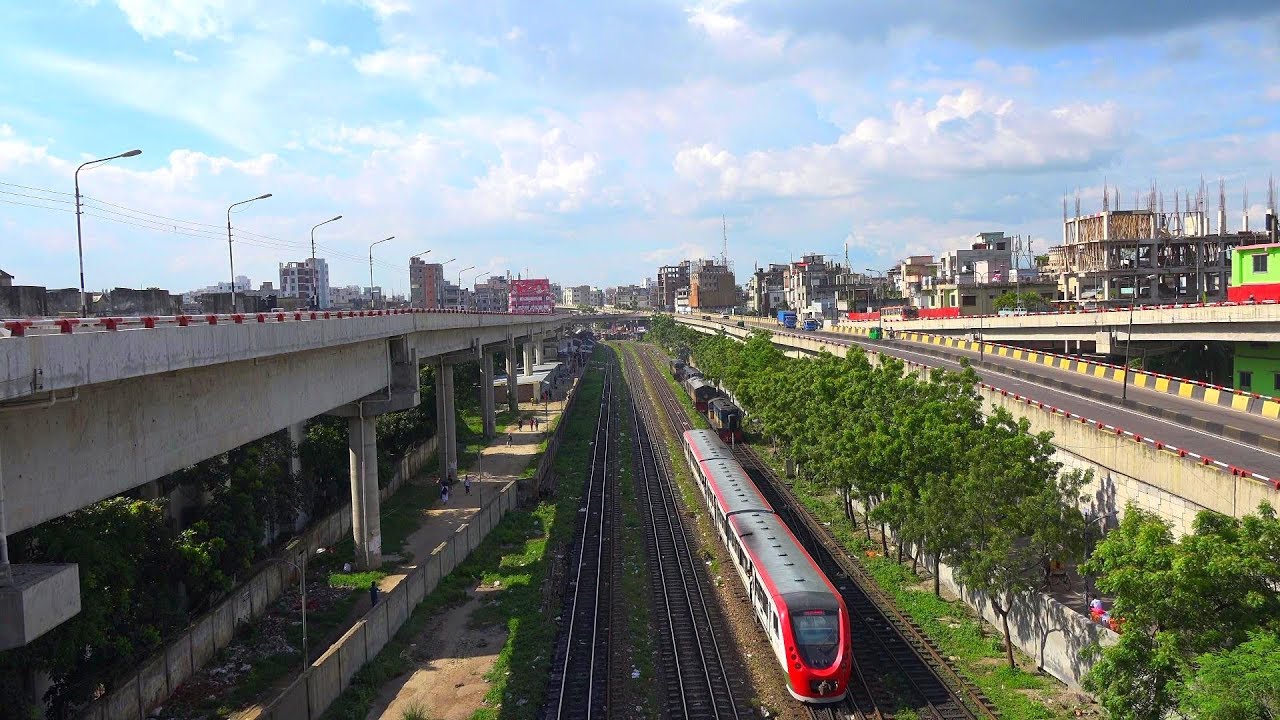 DEMU (Diesel Electric Multiple Unit) Train of Bangladesh Railway in 4K ...