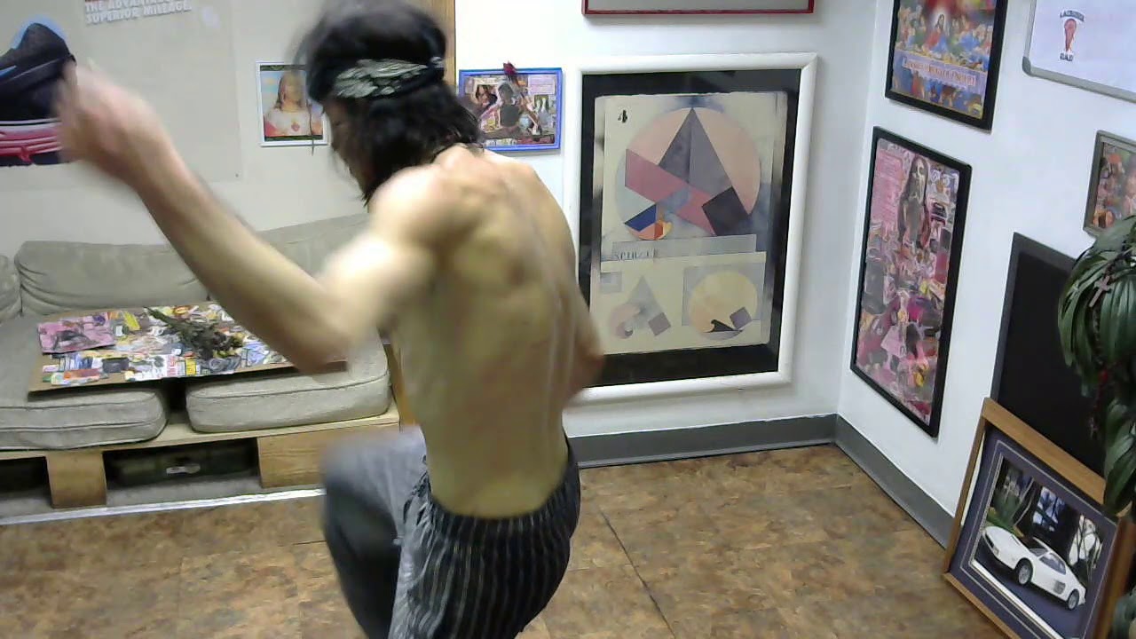 People doin splits. - YouTube