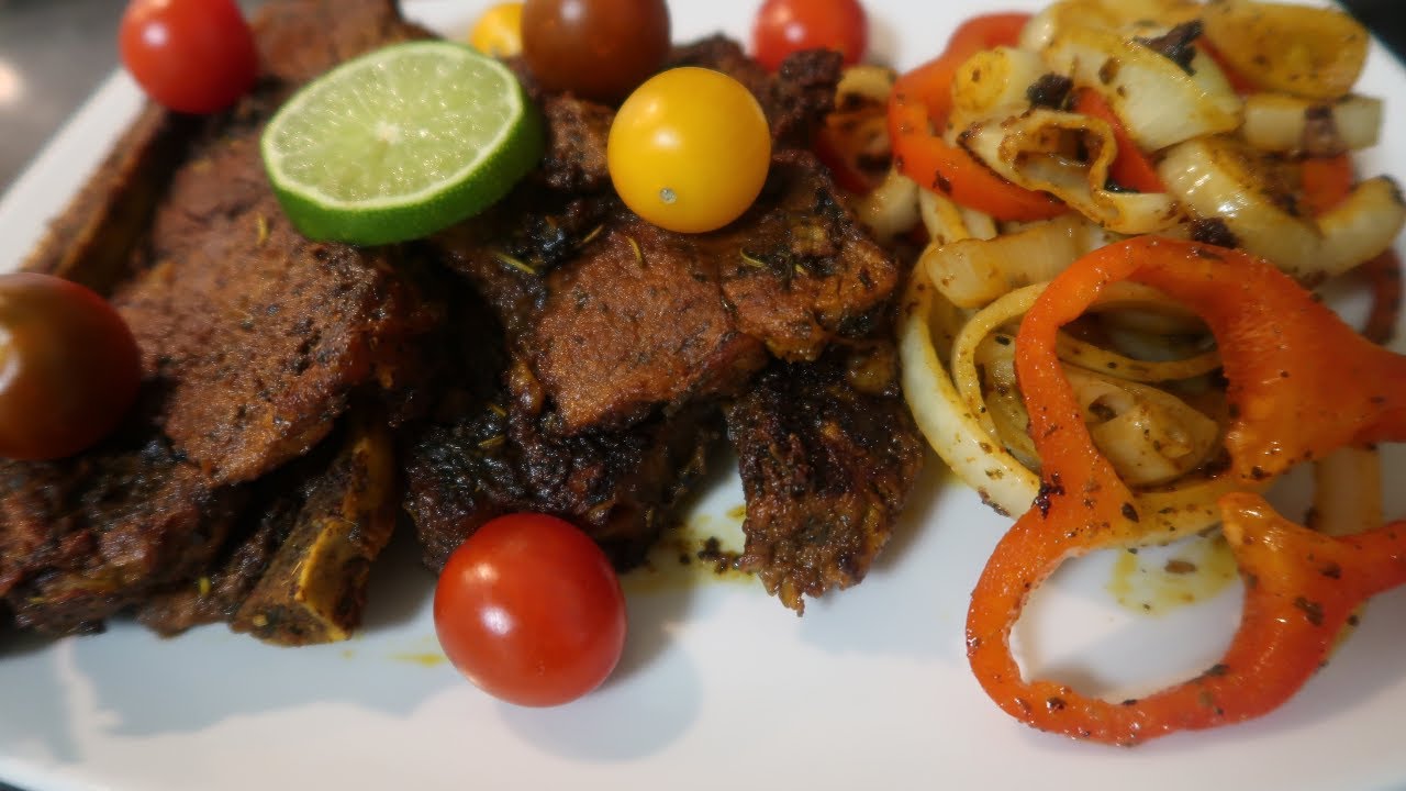 Hilib Steak Aad Umacaan/ T-Bone In Somali Style - YouTube