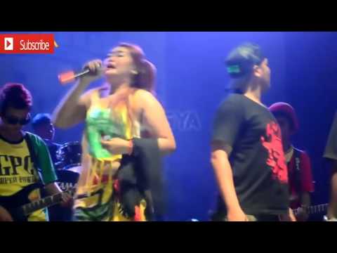 Sasha Aneksa Goyang ampe LEMES di Panggung Dangdut XT Square